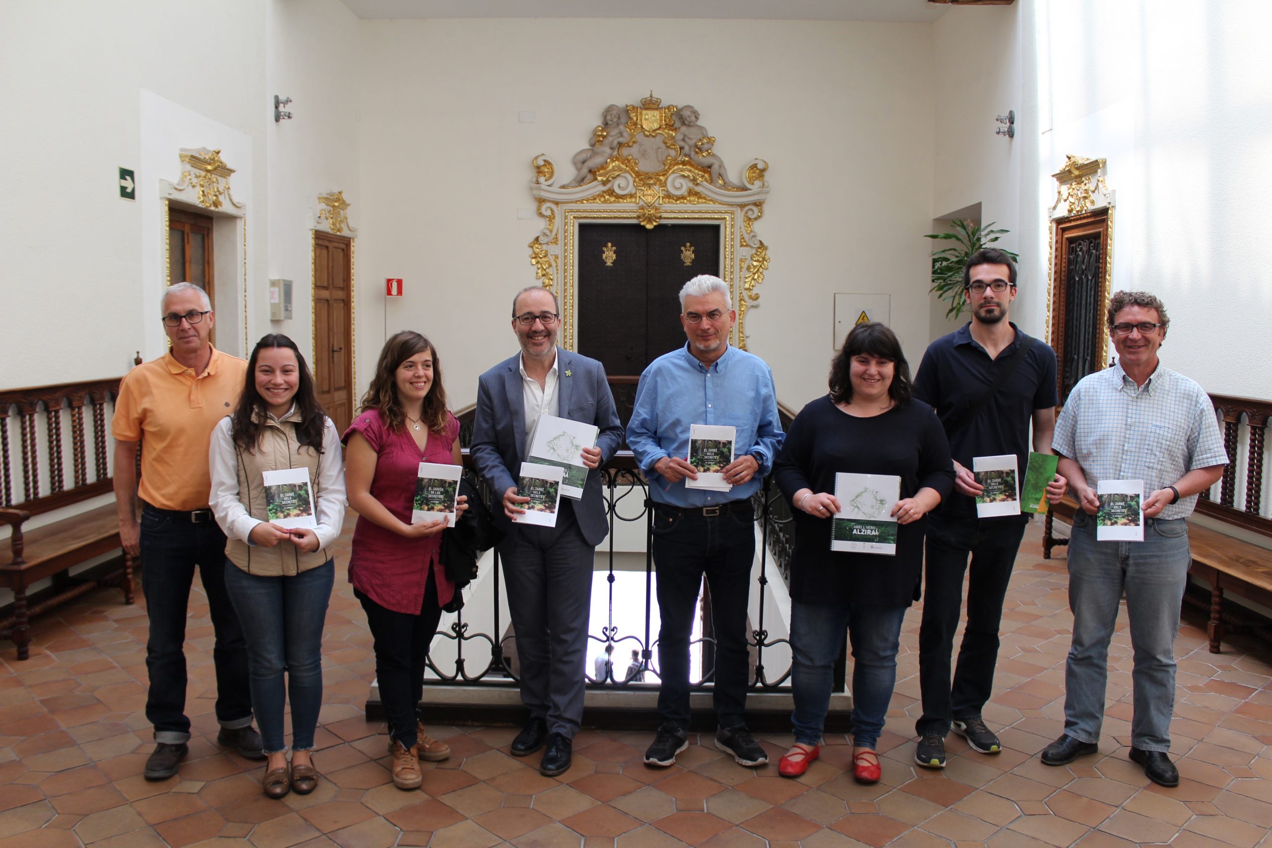 Alzira presenta la guía del jardín romántico de la Murta y la del ...